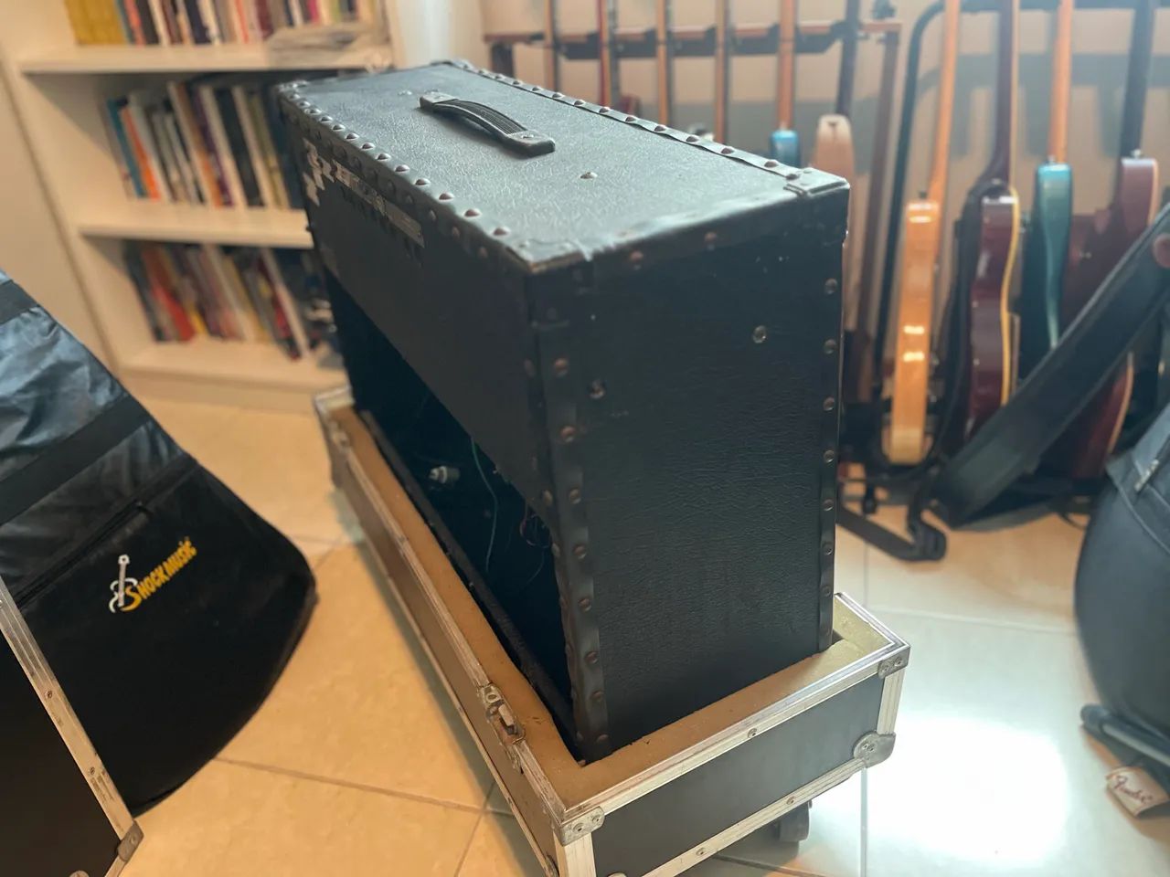 Amplificador Roland Jazz Chorus JC120 (com case) - Instrumentos ...