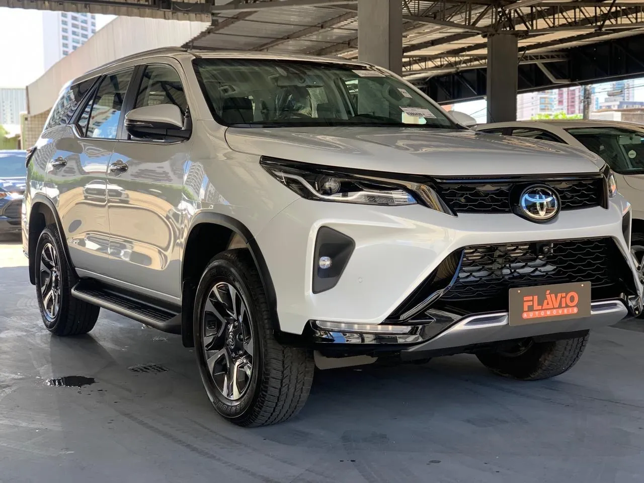 TOYOTA HILUX SW4 SRX PLAT. 4X4 2.8 TB DIE. AUT. Usados e Novos