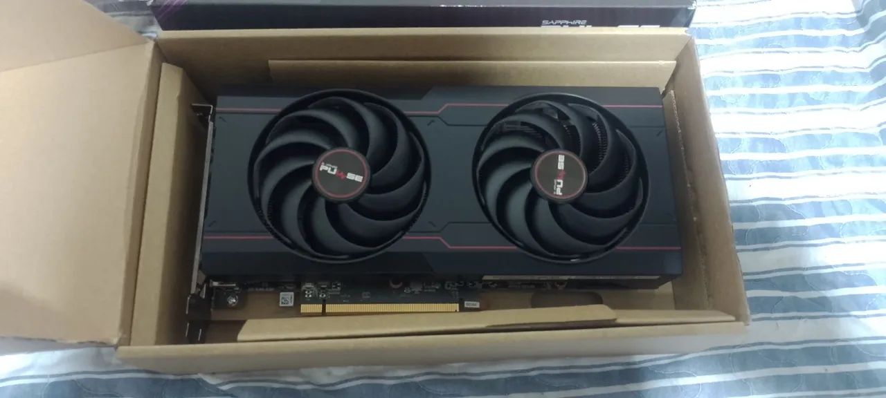 Placa de Vídeo Sapphire Radeon RX 6600 XT Pulse - 8GB GDDR6 Placa de Vídeo Sapphire Radeon RX 6600 XT Pulse - 8GB GDDR6
