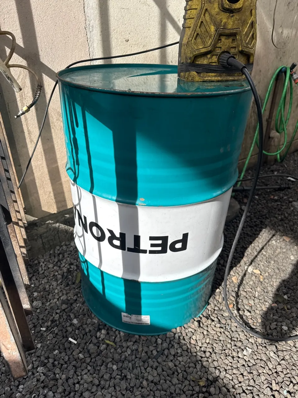 "tambores de 200 litros" no Brasil