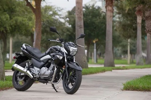 Motos SUZUKI INAZUMA no Brasil