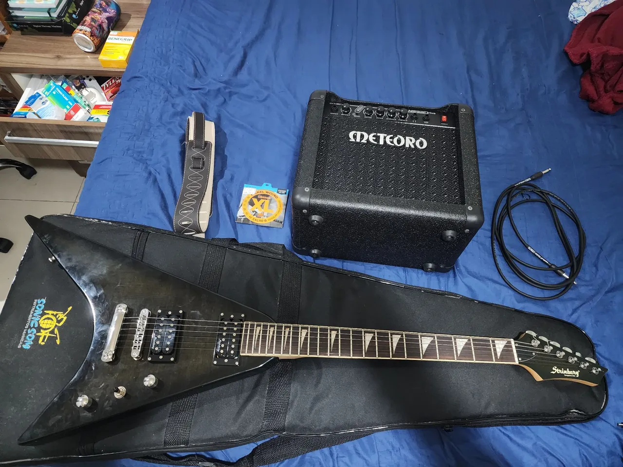 "guitarras flying v" - Instrumentos musicais no Brasil