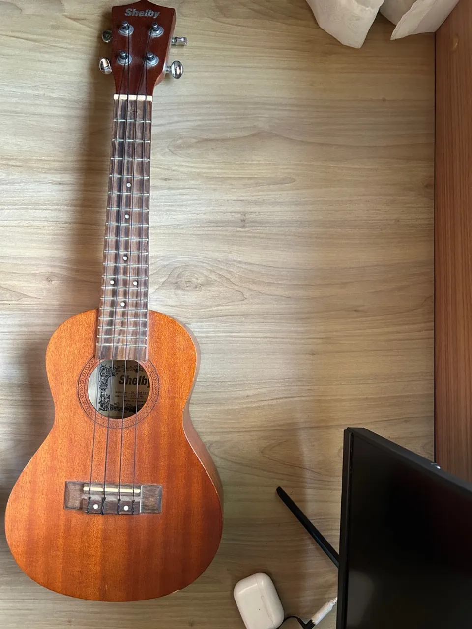 "instrumento ukulele" - Instrumentos musicais no Brasil