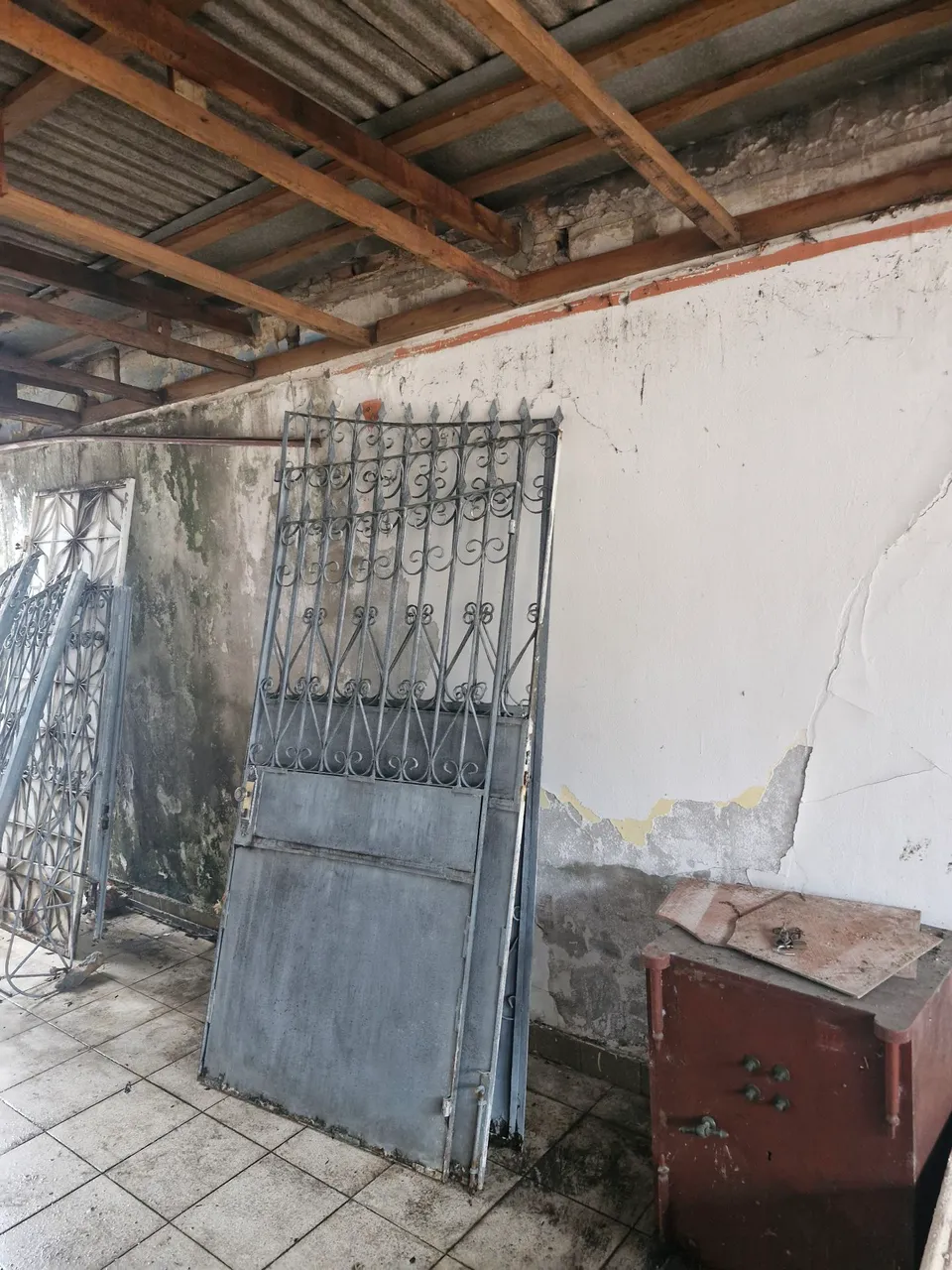 "portao e grade de ferro" - Portas e Janelas no Brasil