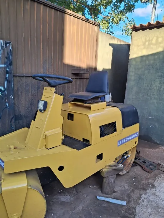 "rolo compactador" no Brasil