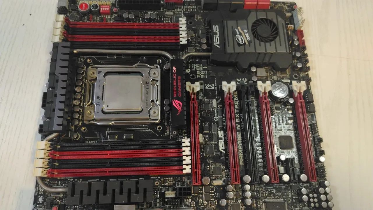 Kit Placa-Mãe ASUS Rampage IV Extreme X79 + Intel Core i7 (LGA 2011 ...