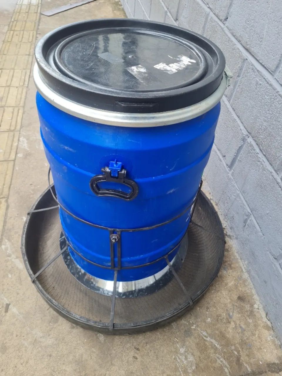 Comedouro cocho 100lts para porcos: leitão, leitoa, cachaço, marroa ...