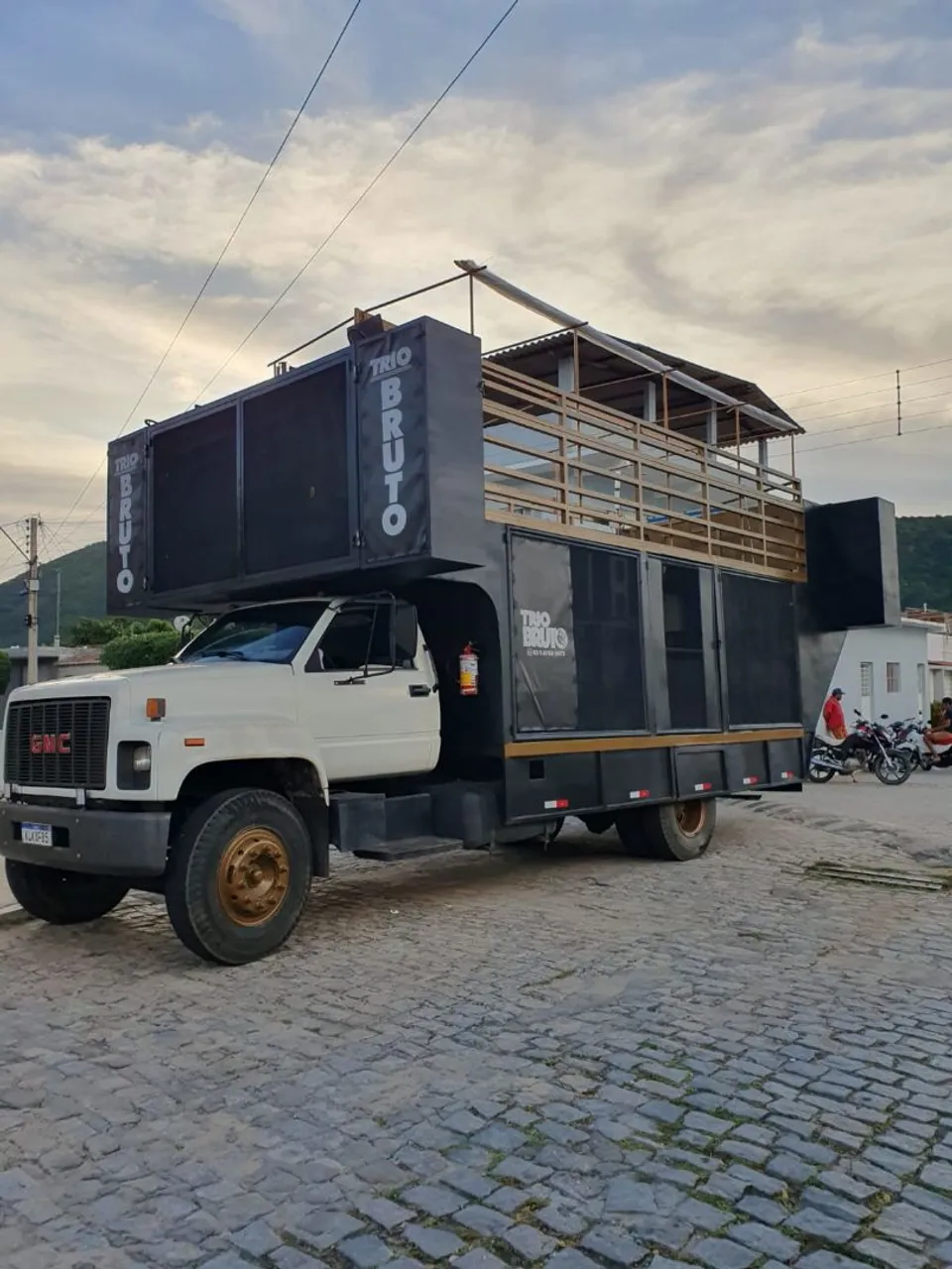"trio eletrico" no Brasil
