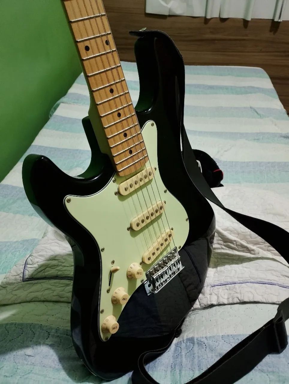 Guitarra canhota strinberg sts100 - Instrumentos musicais - Montese ...