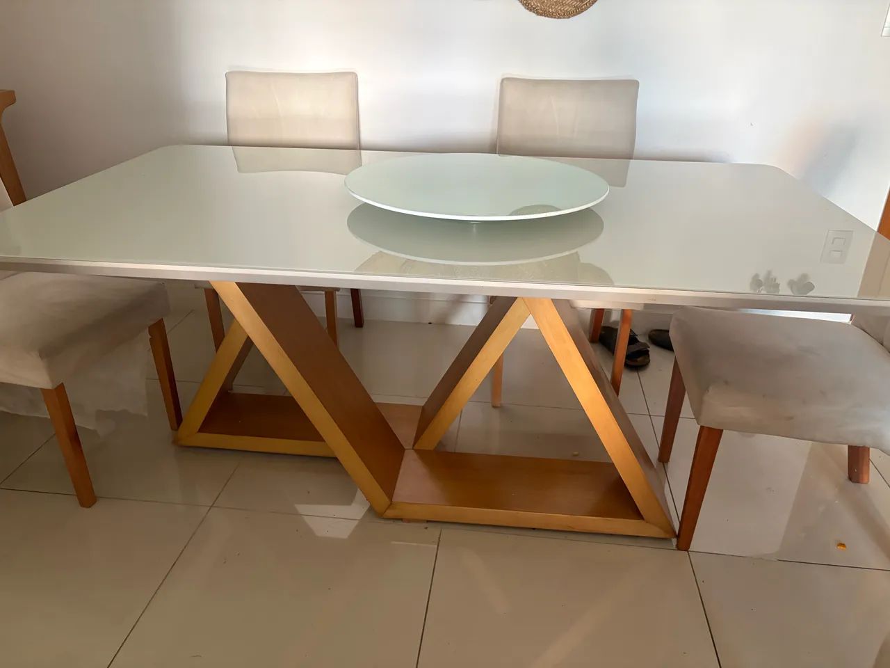 Mesa moderna para sala off white - 1,80x1,00m. Acompanha disco de vidro ...