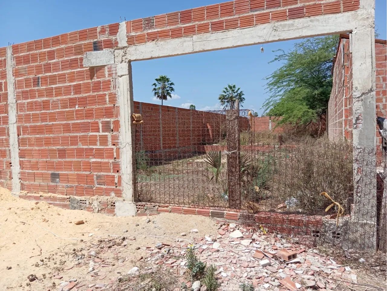 Em Aracati Terreno em construção, pronto para construir a sua casa ...