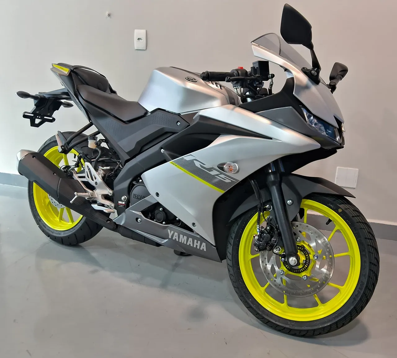 Motos YAMAHA YZF no Brasil