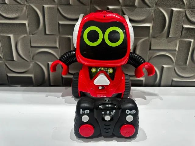 "robo de brinquedo com controle remoto" no Brasil