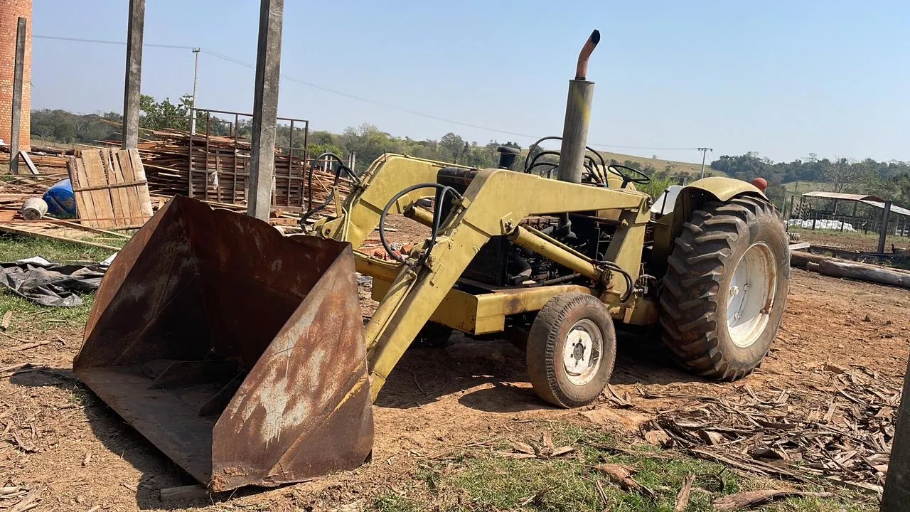 "trator com concha" - Tratores e máquinas agrícolas no Brasil