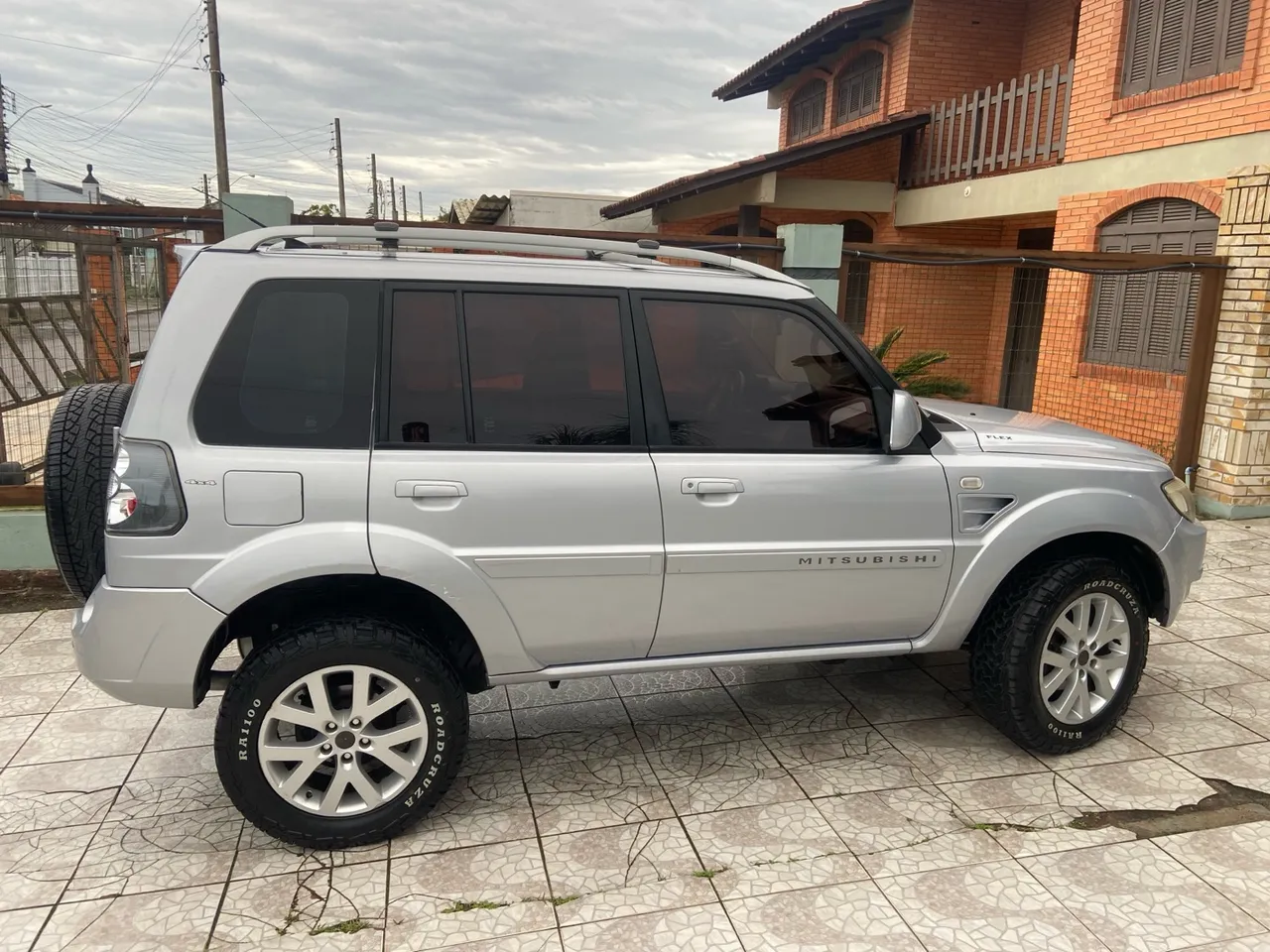 MITSUBISHI PAJERO TR4 2.0/ 2.0 FLEX 16V 4X4 AUT. Usados e Novos