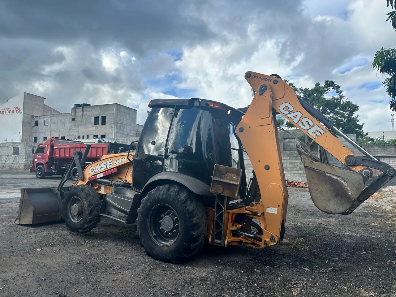 Retroescavadeira case 580 N ano 2022 - Tratores e máquinas agrícolas ...