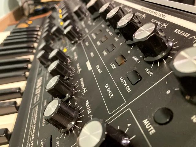 Moog Sub 37 Tribute + caixa original e manual - Instrumentos musicais ...