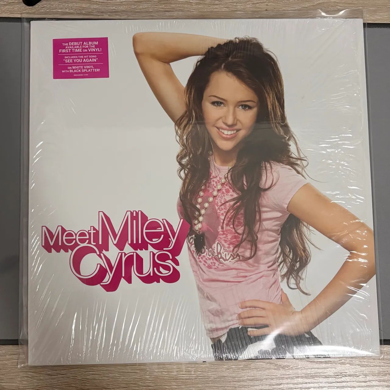 LP Miley Cyrus - Meet Miley Cyrus (Vinil Branco com Splatter Preto ...