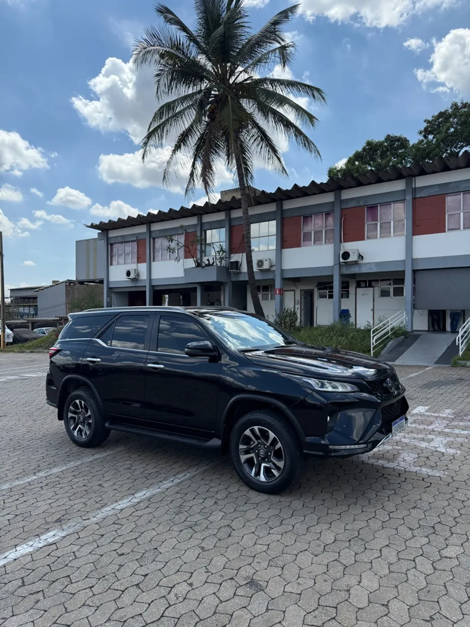 TOYOTA HILUX SW4 DIAMOND 2.8 TB 4X4 DIE. AUT. Usados e Novos em MG