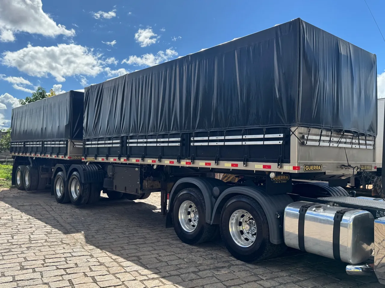 "bi trem graneleiro" - Caminhões no Brasil