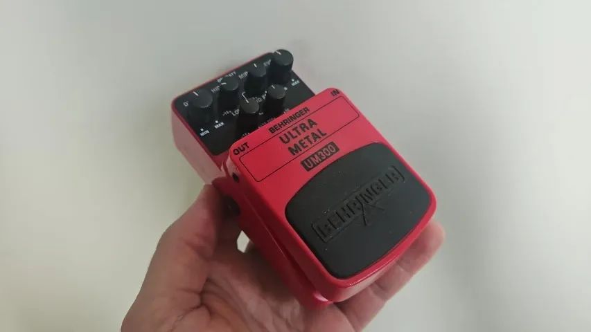 Pedal de Guitarra Behringer UM300 - Clone do Metal Zone - Instrumentos ...