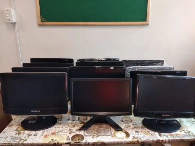 "monitor de 15 polegadas samsung" no Brasil