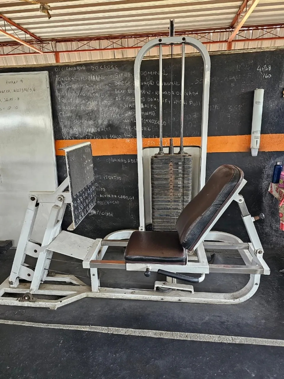 "leg press horizontal" - Academia e Exercícios no Brasil