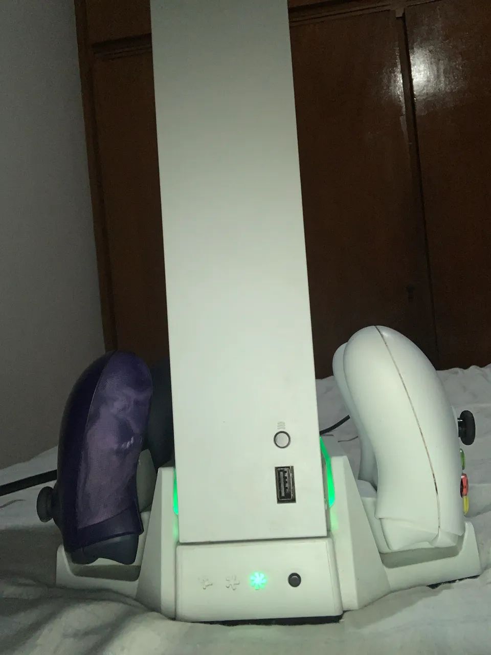 Xbox série s com dois controles original , mais uma base de ...