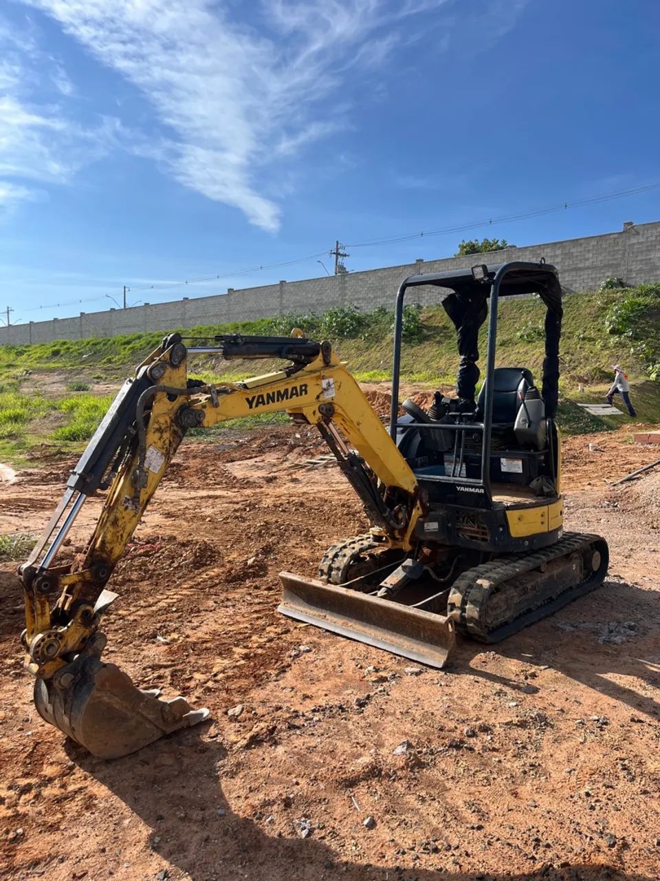 Mini Escavadeira Amarela Yanmar vio20-6 -Eficiência em suas obras! - Tratores e máquinas ...