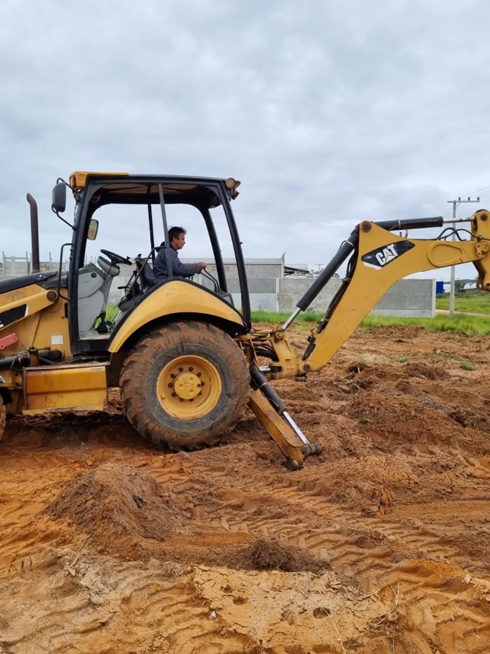 "retro escavdeira" no Brasil