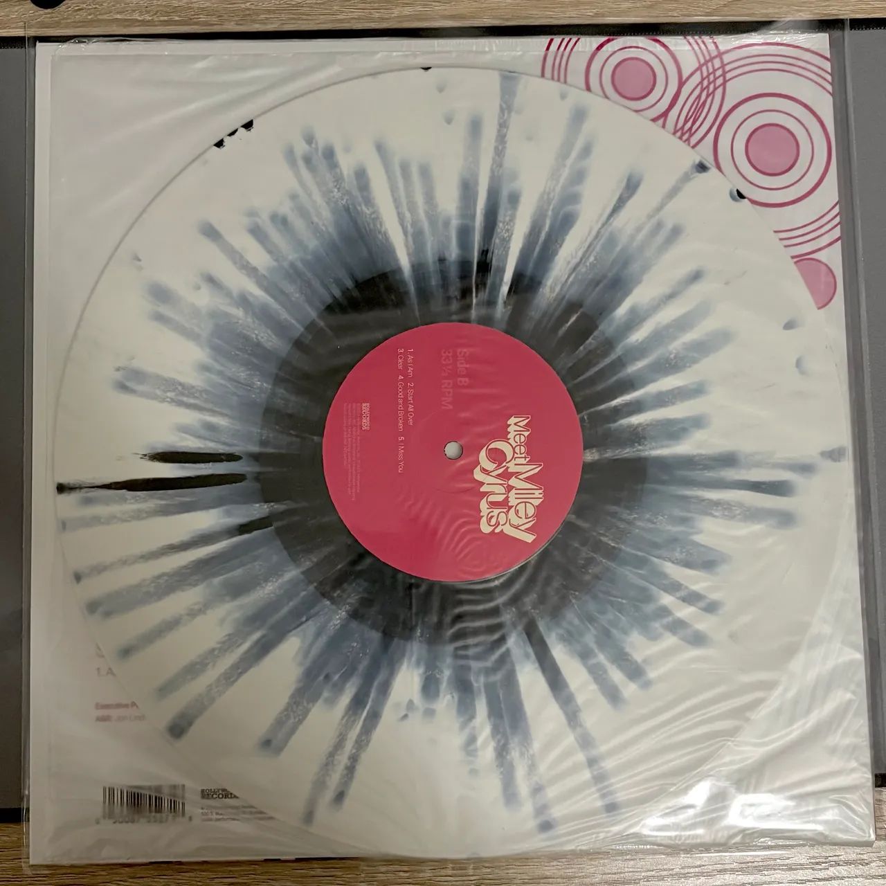 LP Miley Cyrus - Meet Miley Cyrus (Vinil Branco com Splatter Preto ...