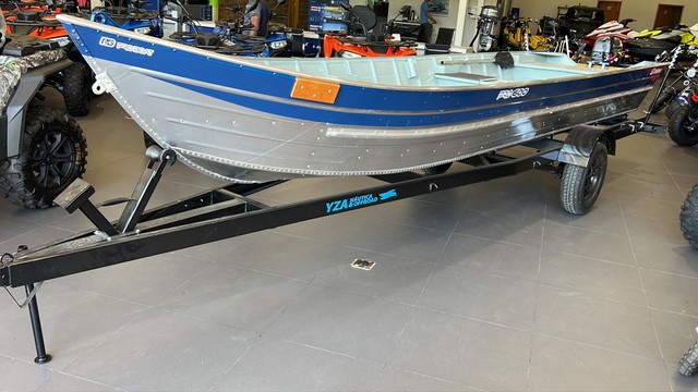 Barco de 6 metros borda alta + Motor de popa 15 hp + Carreta rodoviária ...