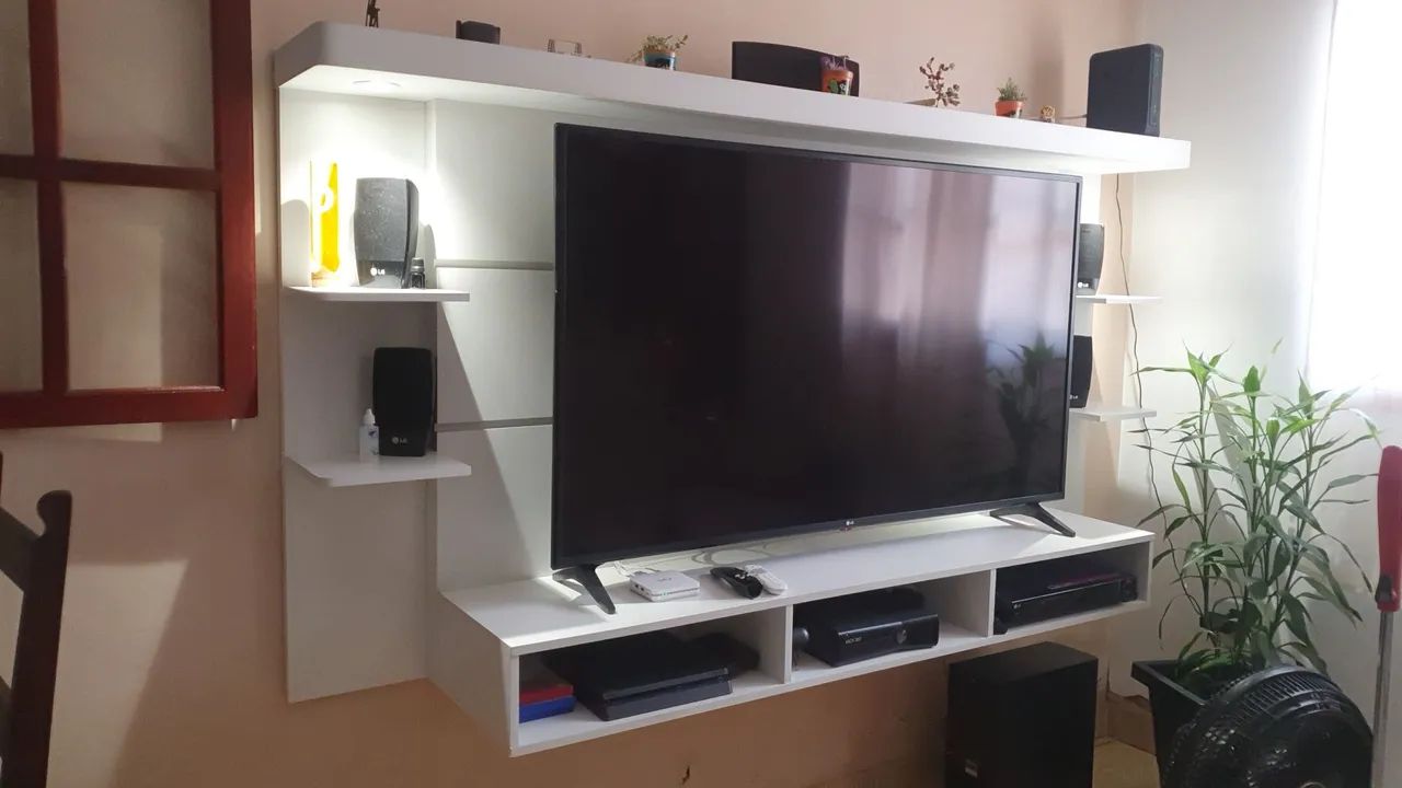 Rack para TV com design moderno e iluminação LED - Racks e Painéis ...