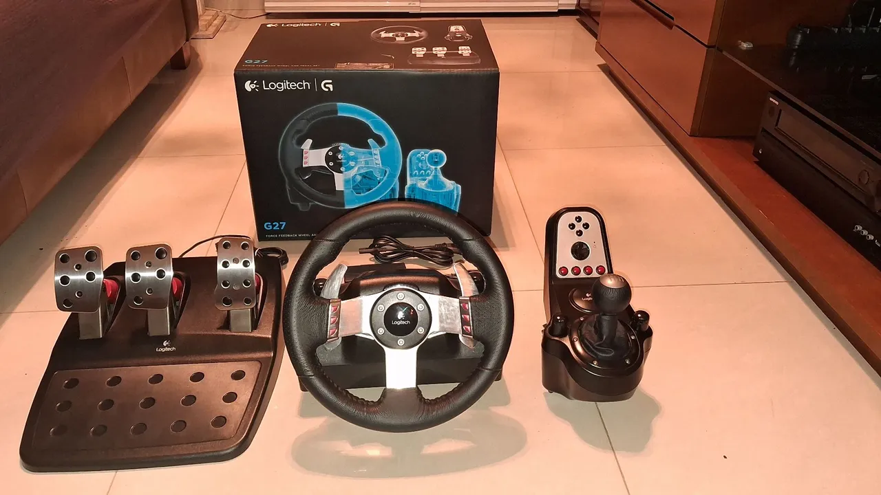 "volantes logitech" no Brasil
