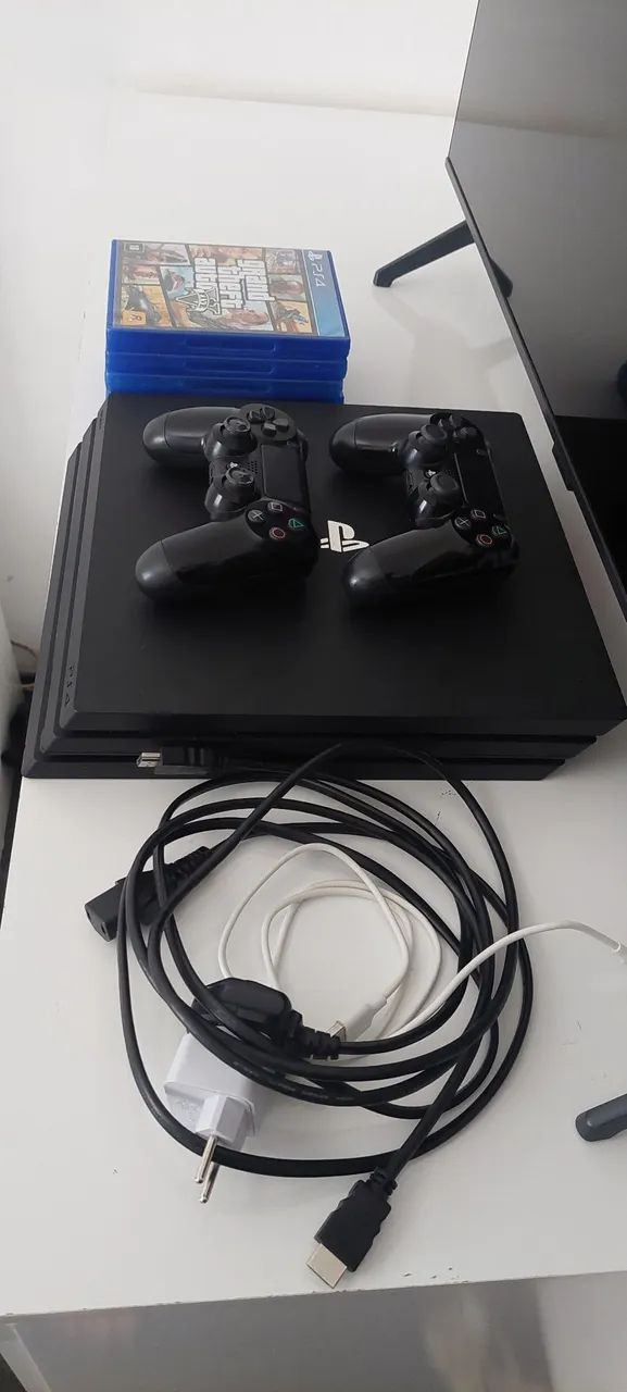 Ps4 pro 2 controles e jogos - Consoles de Vídeo Game - Campo do Meio ...