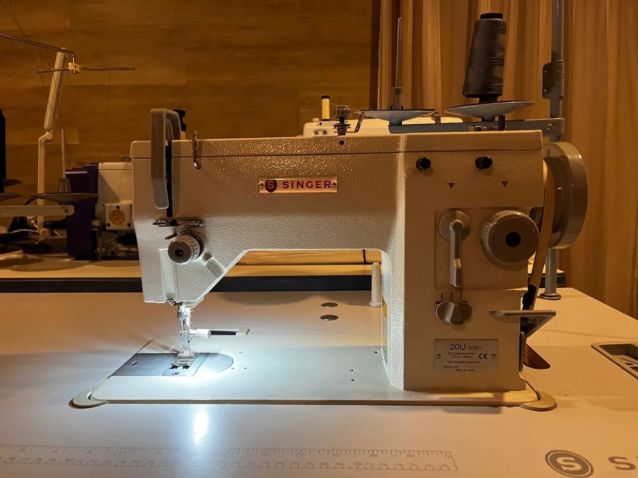 Máquina de Costura Industrial Singer 20U-105C - Seminova e Pronta para ...
