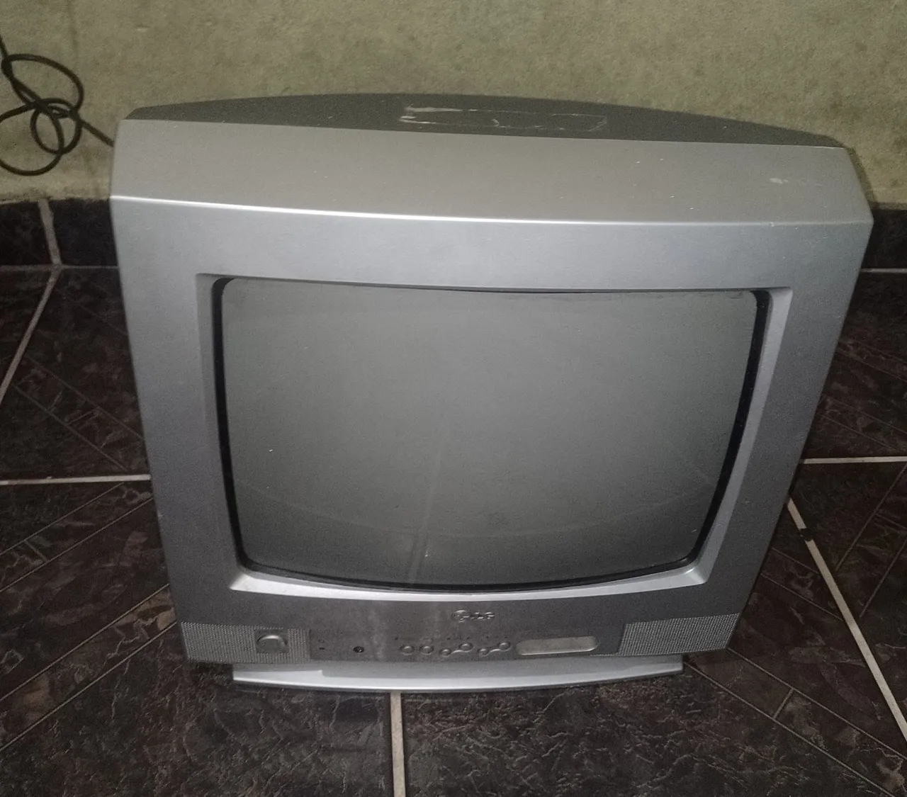 "tv de tubo" - TVs no Brasil