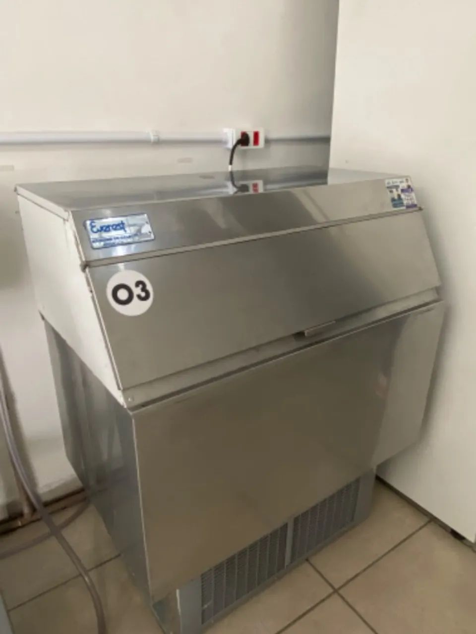 Máquina de gelo Everest egc150 - Gastronomia e Hotelaria - Campo Largo da Roseira, São José dos ...