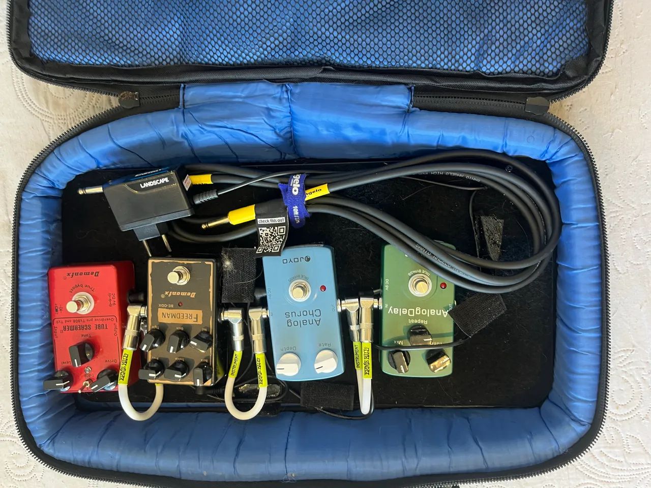 Duas Guitarras | Amplificador | Pedalboard - Instrumentos musicais ...