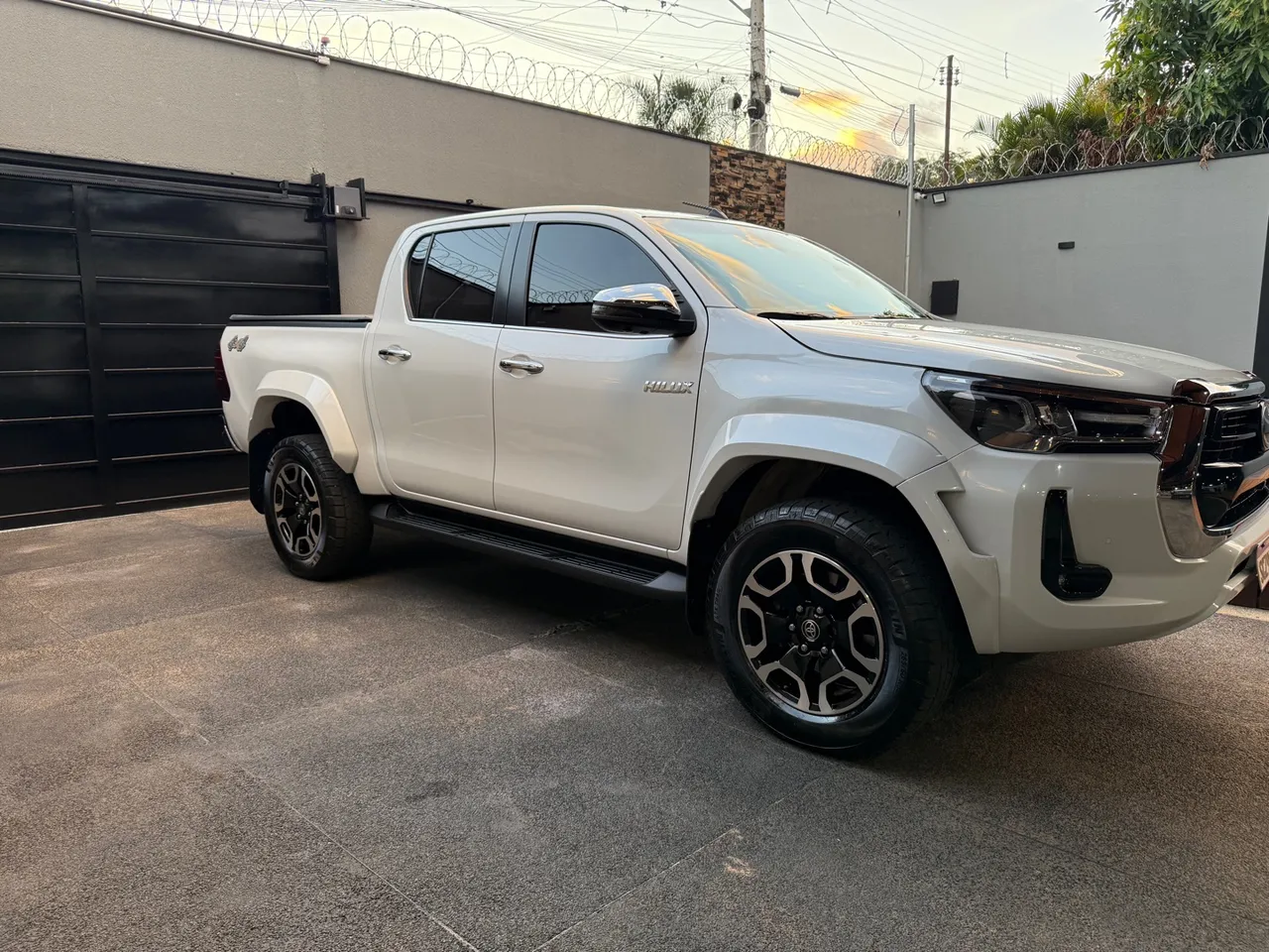 TOYOTA HILUX 2024 Usados e Novos