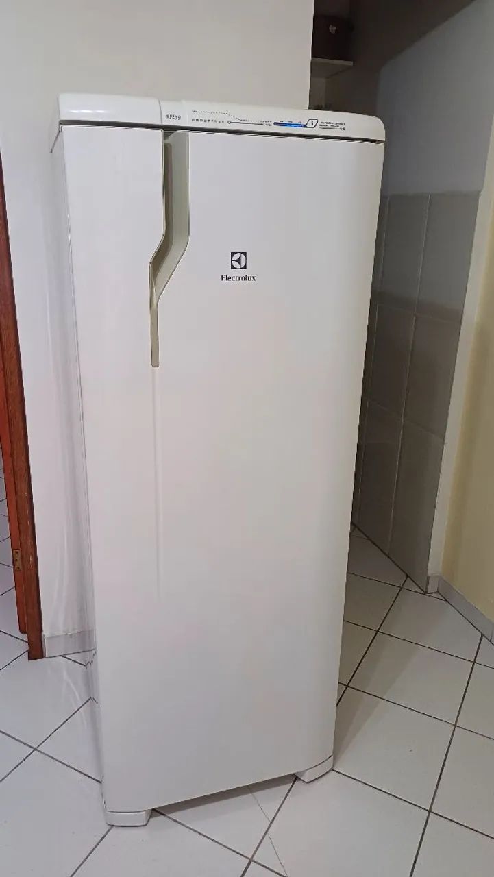 Geladeira Electrolux Branca RFE39 Frost Free 322L 127v - Geladeiras e ...
