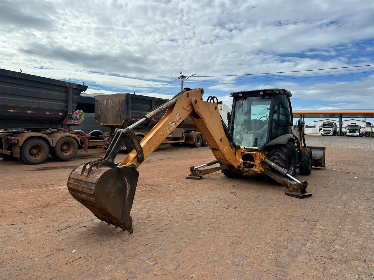 "retro escavdeira" no Brasil