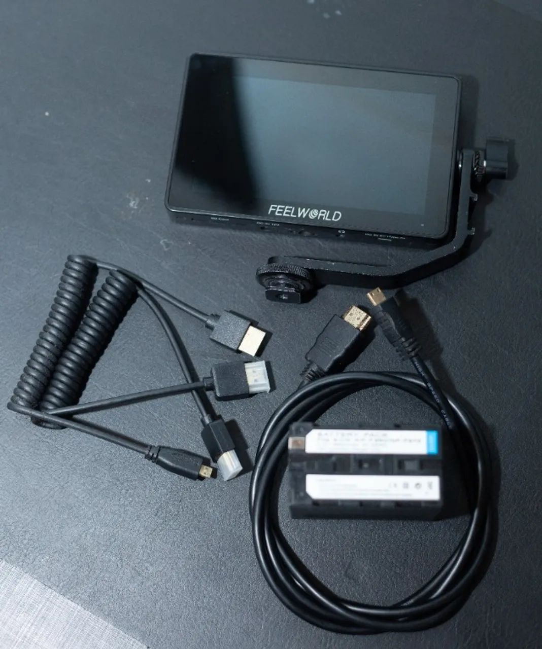 Feelworld F6 plus + 3 cabos HDMI + Bateria NP - Acessórios para Câmeras ...