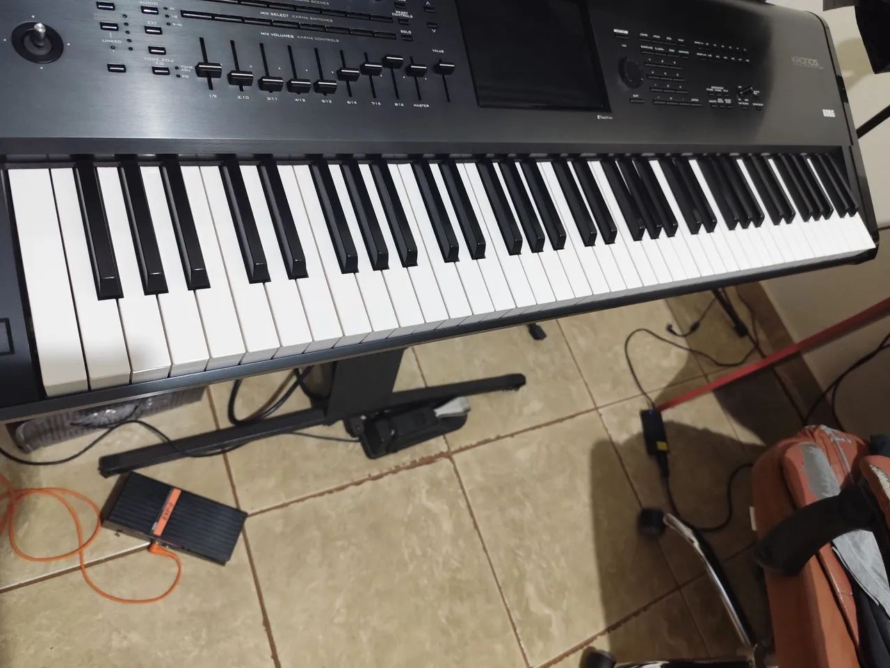 Korg Kronos X 73 - Instrumentos musicais - Jardinópolis 1429638931 | OLX