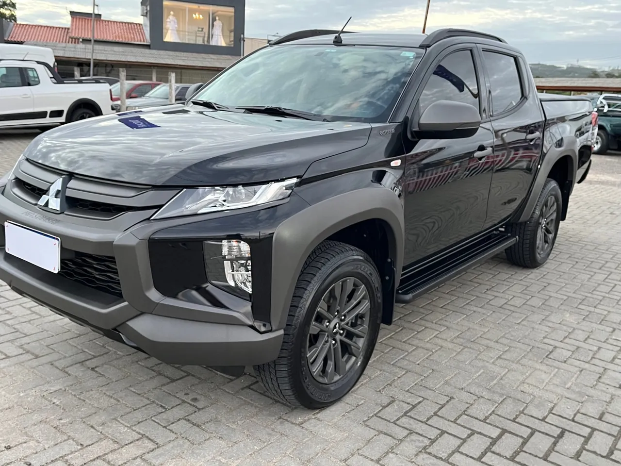 MITSUBISHI L200 TRIT. S.OUT. GLS 2.4 CD DIESEL AUT. Usados e Novos