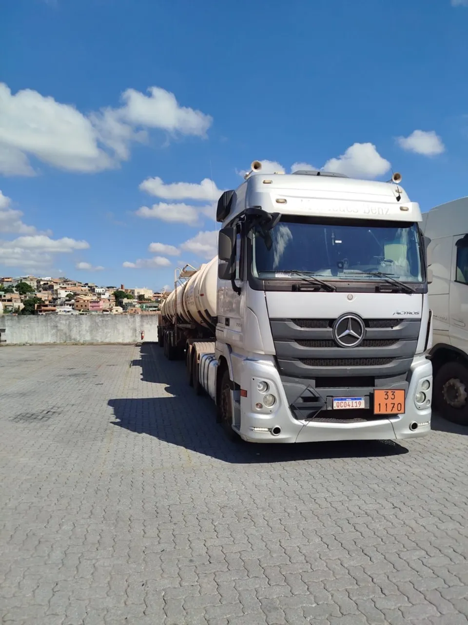 "bi trem graneleiro" - Caminhões no Brasil