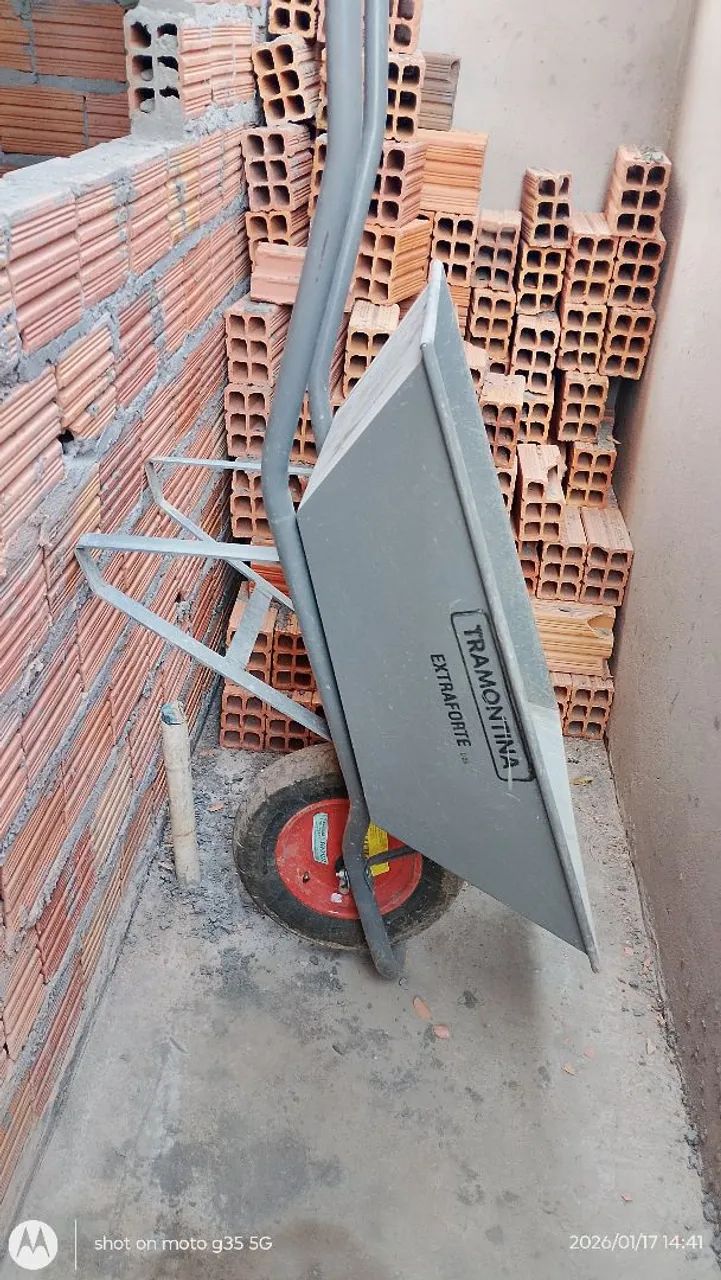 Vende se carrinho de mão semi novo - Ferramentas de Construção - Vila ...