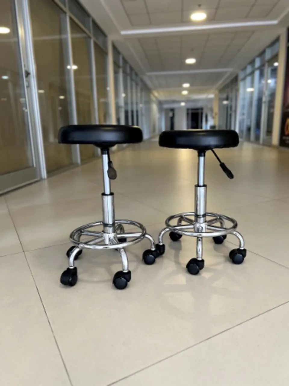 2 Mochos Tatto Estética Redonda Sem Encosto - Equipamentos Médicos e ...