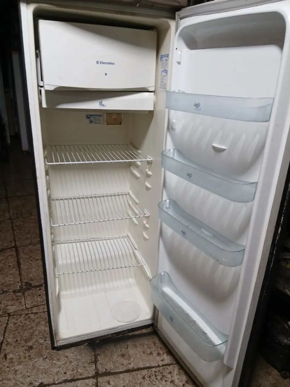 geladeira gelando bem 300 RS emtrgo hoje +taxa ligue wzp * sr antonio ...
