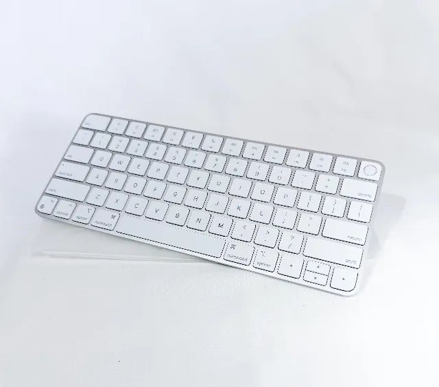 Teclado Apple Magic Keyboard com Touch ID - NOVO - Periféricos e ...
